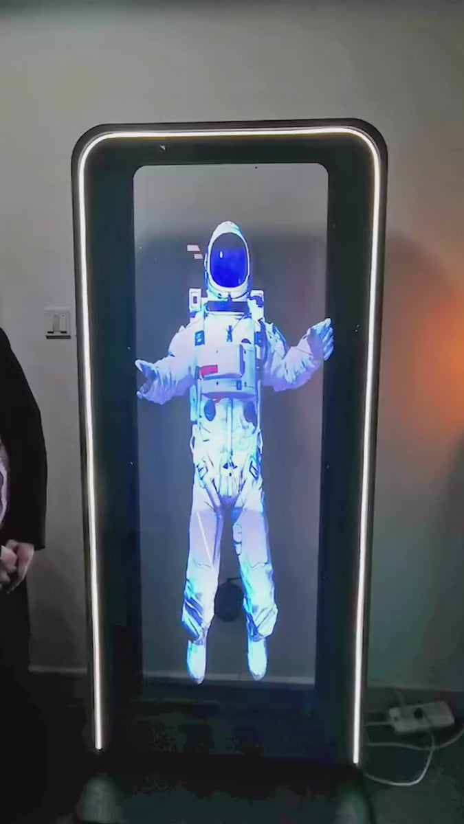 HOLOHUMAN™ - Vertical Synchronized Display – HOLOFAN CO.